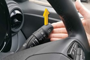How to Use the Windscreen Wipers - Learn Automatic
